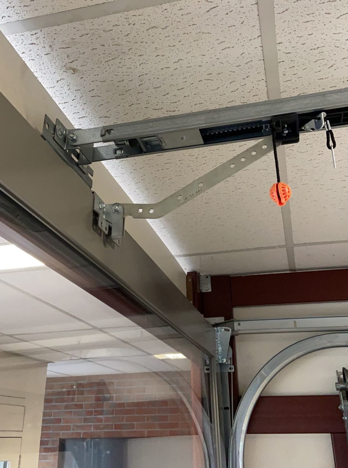 Bestaande garagedeur elektrisch maken - nieuwesectionaaldeur.nl